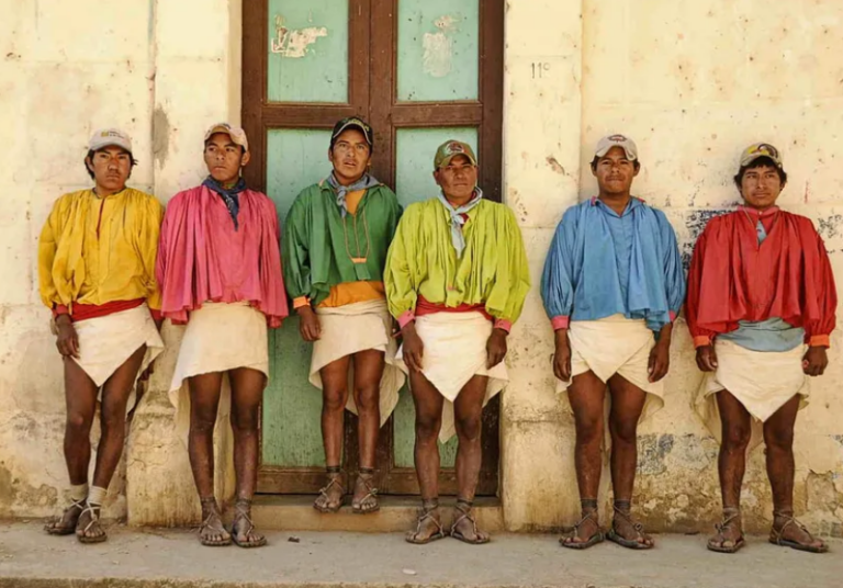 Conoce la vestimenta típica de los Rarámuris. - HISTORIASMX